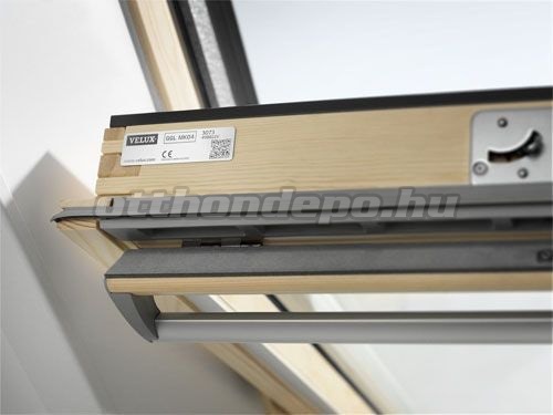 Velux, Tetőtéri ablak, GGL MK06 3066, lakkozott fa, 3-rétegű üvegezés ...